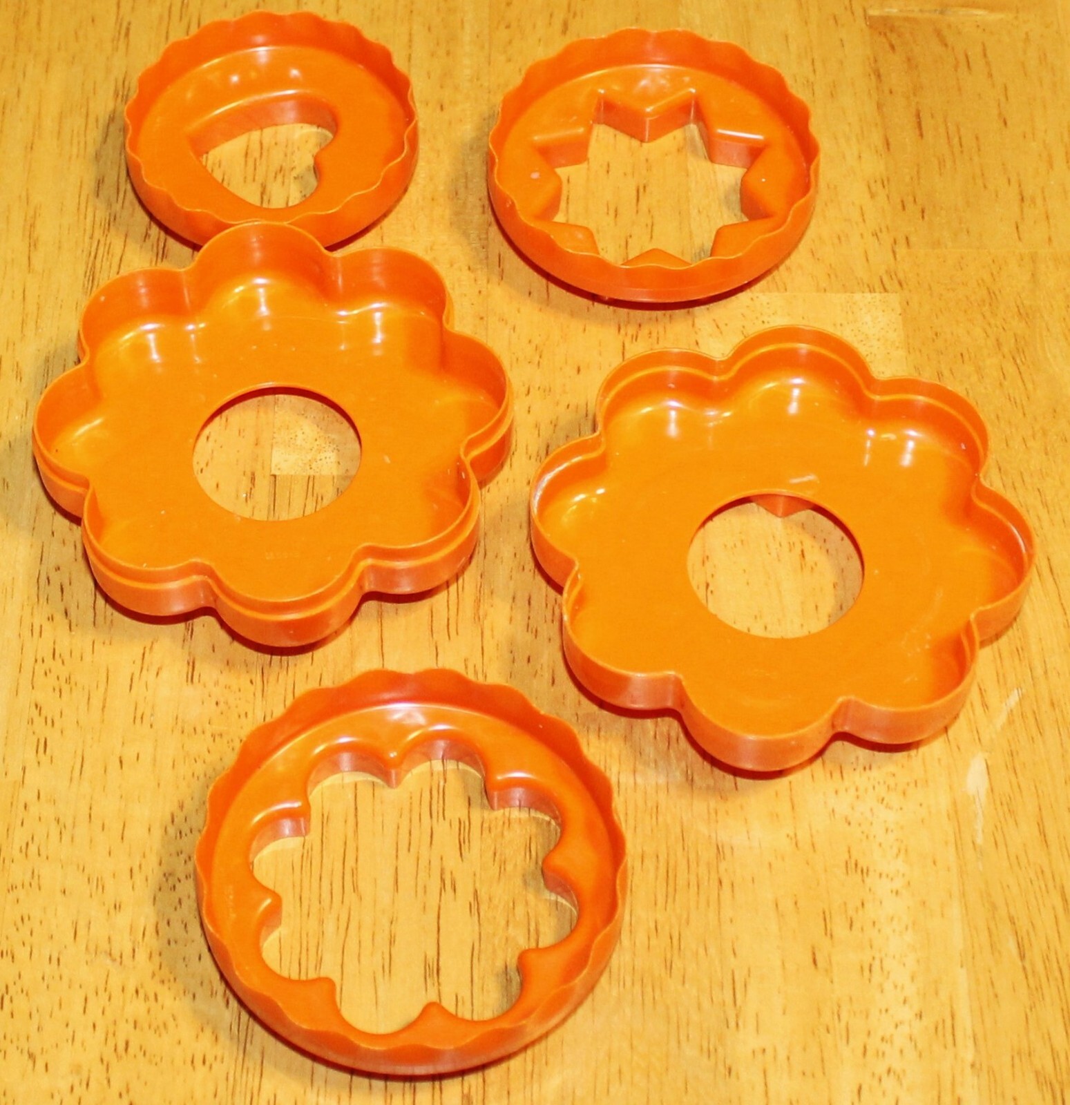Tupperware ~ 5 PC. NESTING COOKIE CUTTER SET #1654-1658 - Harvest ...