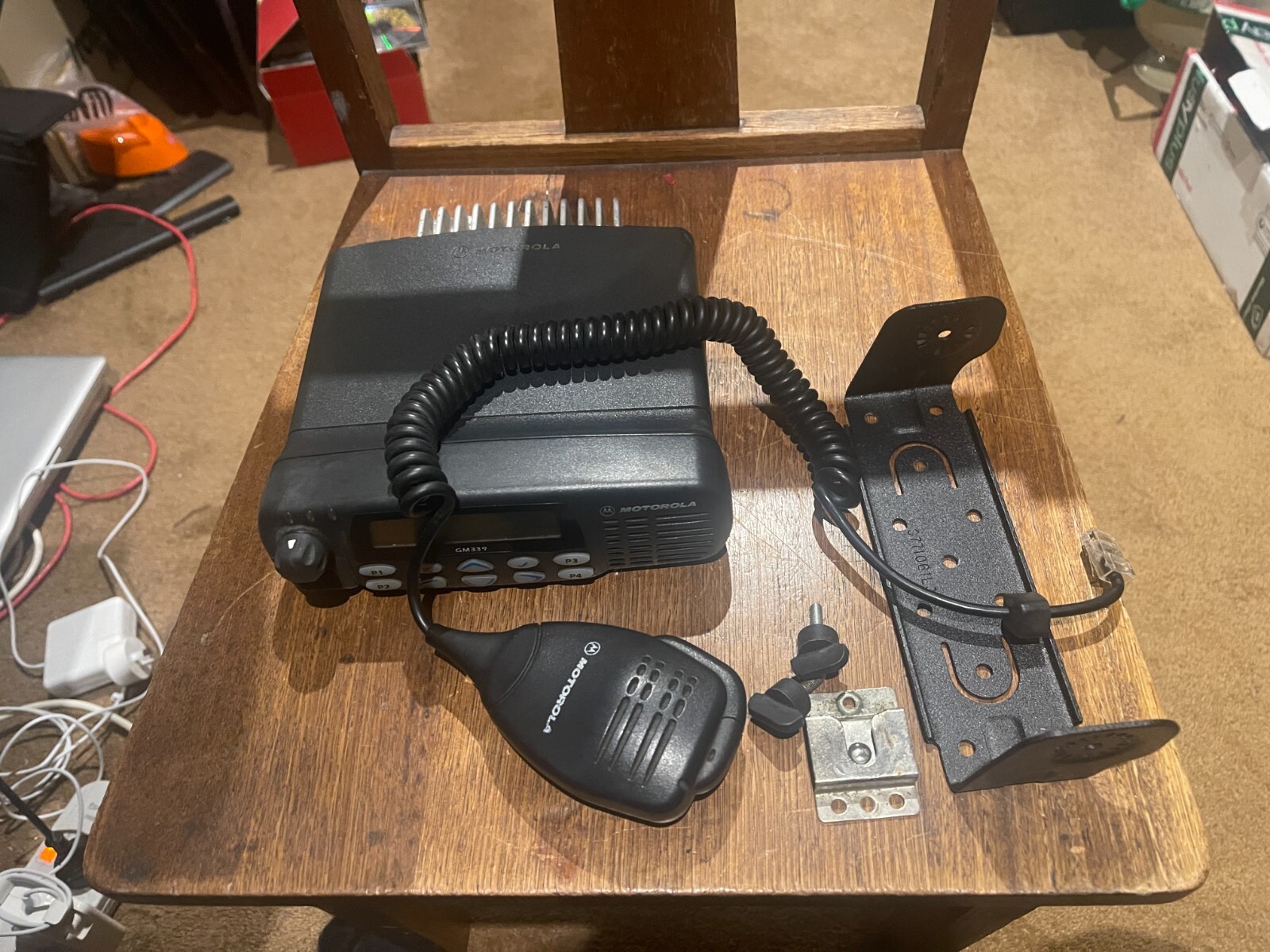 Motorola GM339 UHF CB RADIO 80 Channels with microphone mounting ...