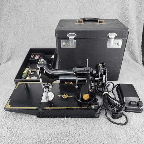 Vintage Singer Featherweight 221 Sewing Machine w/ Case & Accessories ...