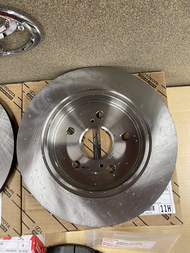 2018-2021 TOYOTA CAMRY XLE, XSE OEM NEW REAR BRAKE KIT ROTORS TCMC PADS ...