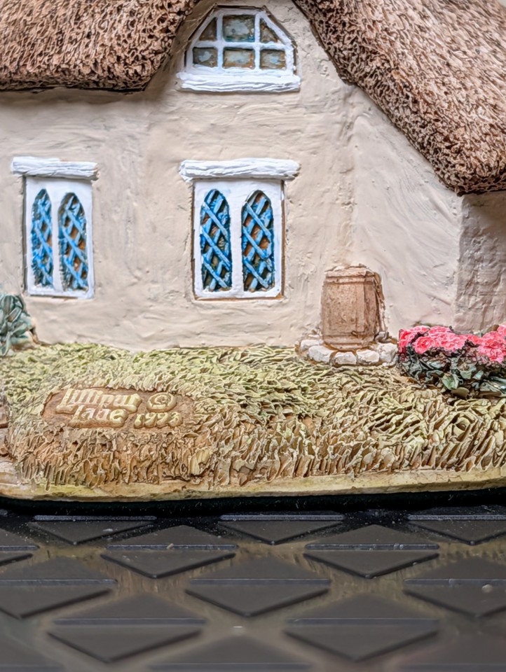 Lilliput Lane "Cats Coombe Cottage" Dated 1993 The English Collection ...