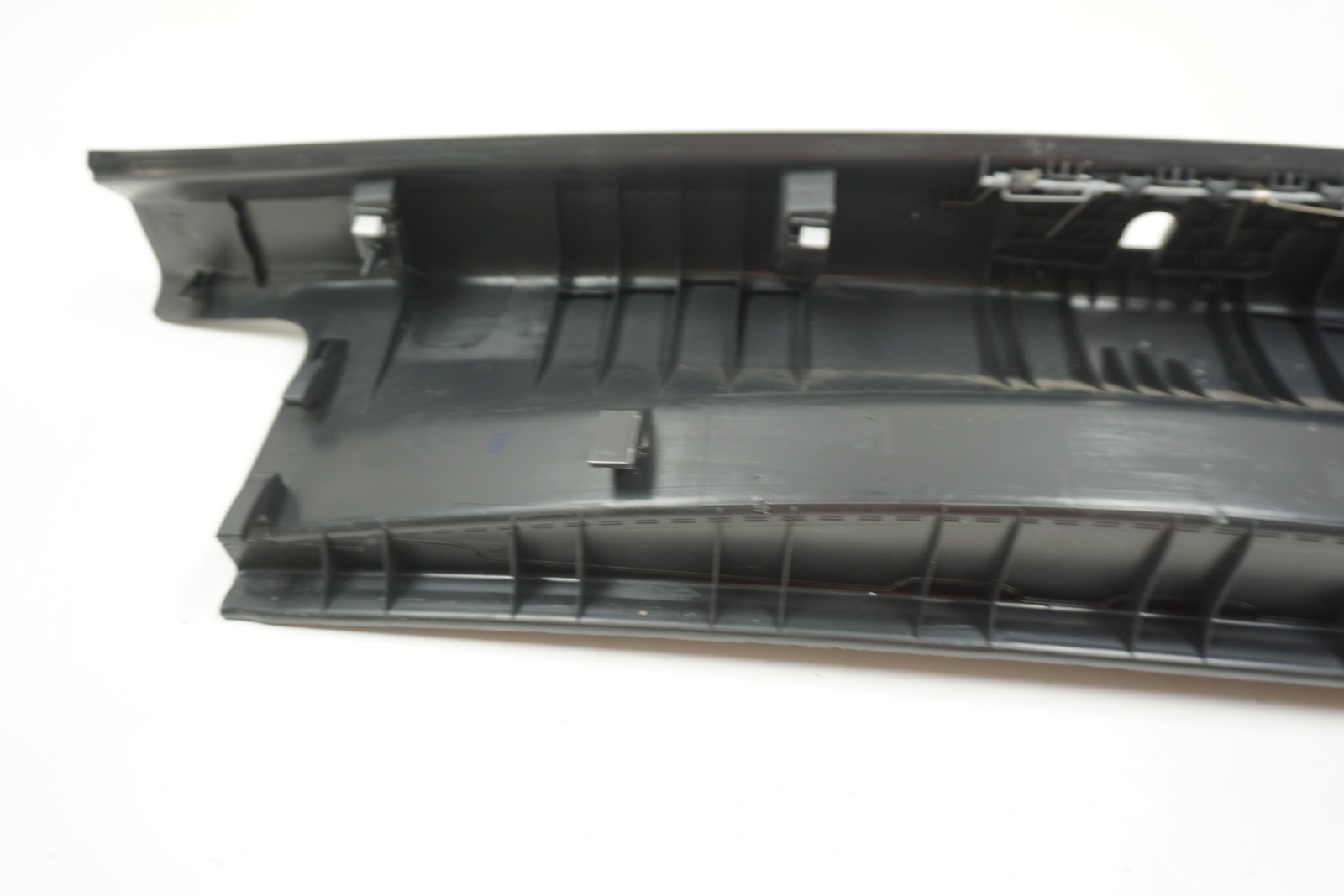 17 2015-2019 Volkswagen Golf R Rear Trim Panel Used Oem (5g6-863-459-k ...