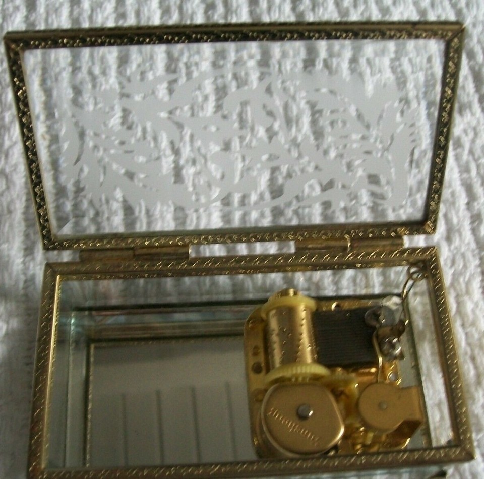 Yunsheng Glass Mirror Music Box Wind-Up Gold Trim Trinket Jewelry ...