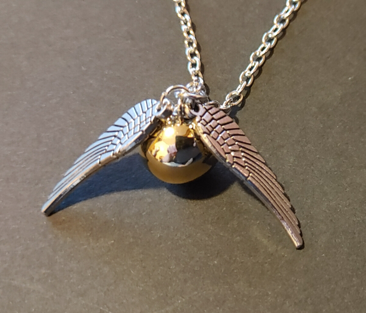 Harry Potter: Kette mit goldenem Schnatz aus dem Quidditch Spiel | eBay.de