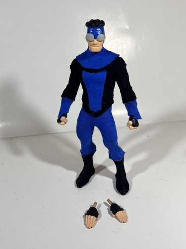 DYNA-DOLLS || DD-121 "Invincible Blue Suit" || Custom Mezco Invincible ...