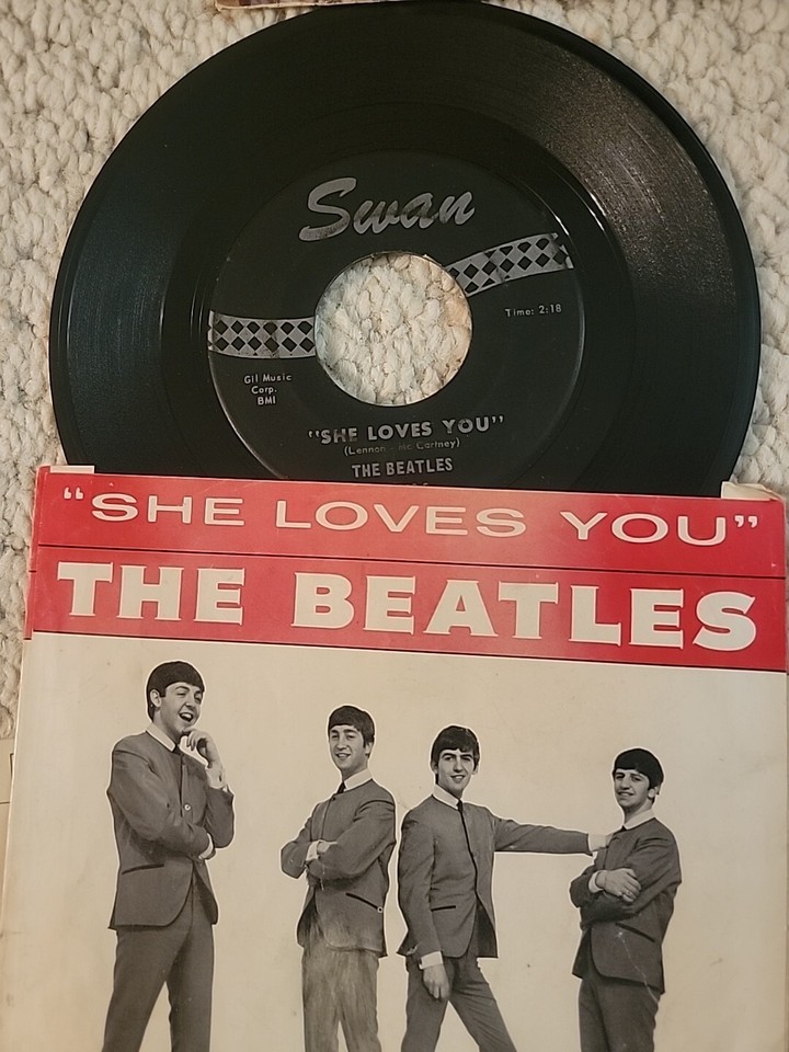 Beatles 45 rpm LOT of 32 Records Capitol VEEJAY SWAN TOLLIE Pic Sleeves ...