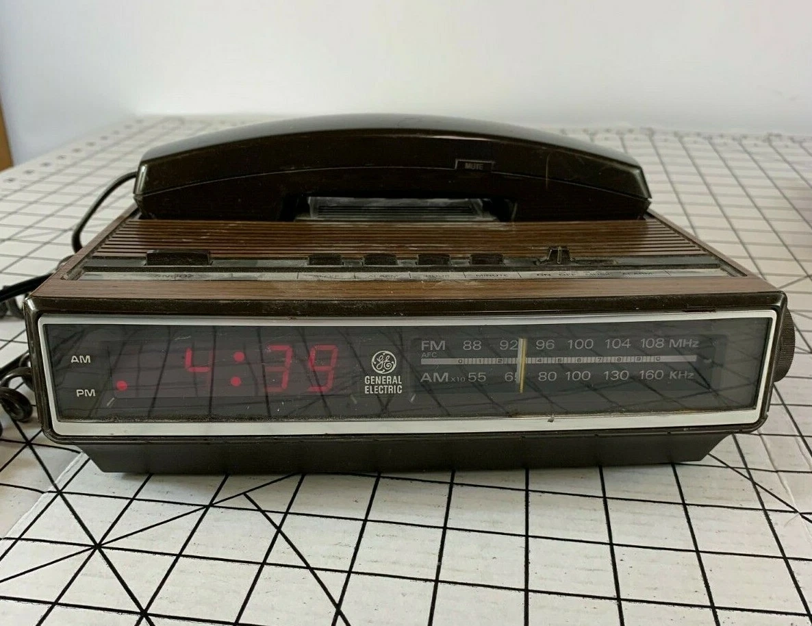 outlet online discounted Vintage clock/radio