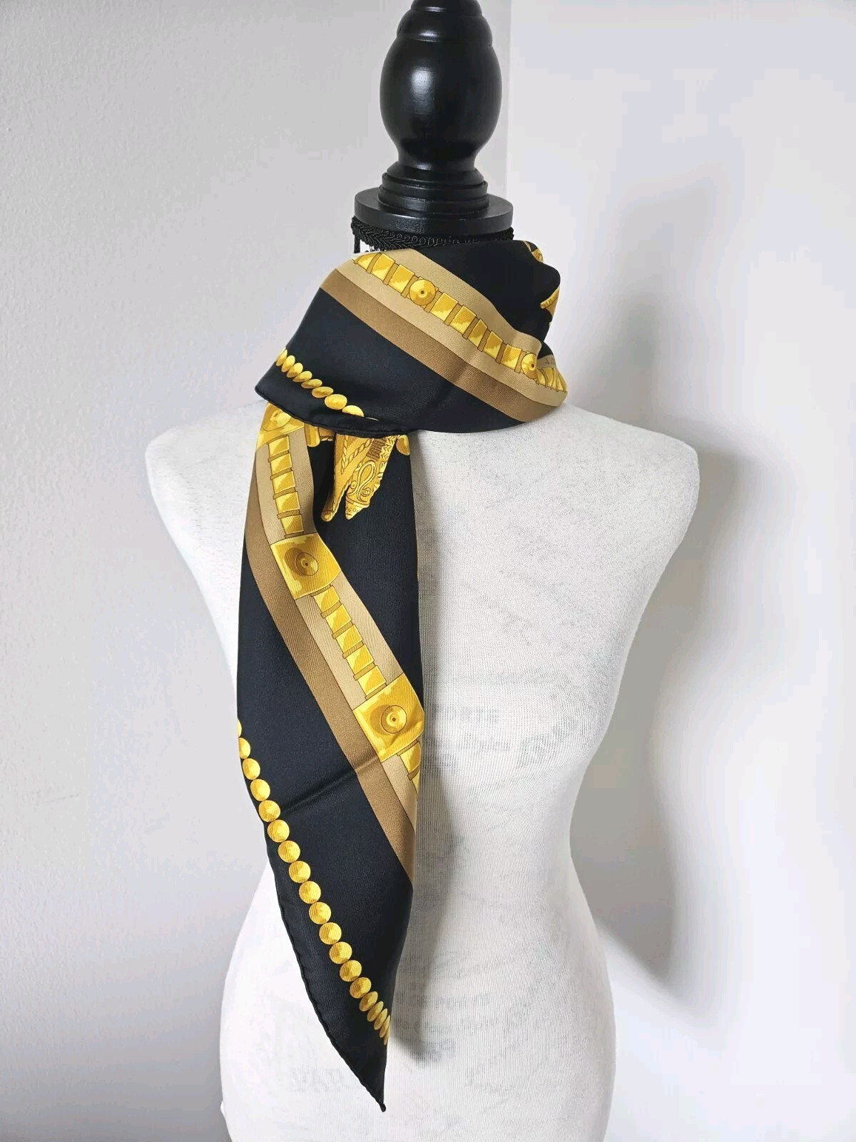 Hermes beautiful black and gold silk scarf 90X90 cm "… - Gem