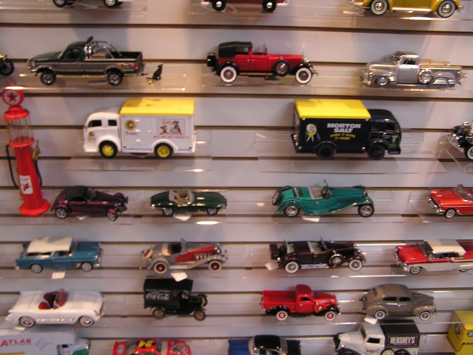 over 1000 items die cast CARS TRUCKS TOYS Franklin Mint Danbury Ertl ...