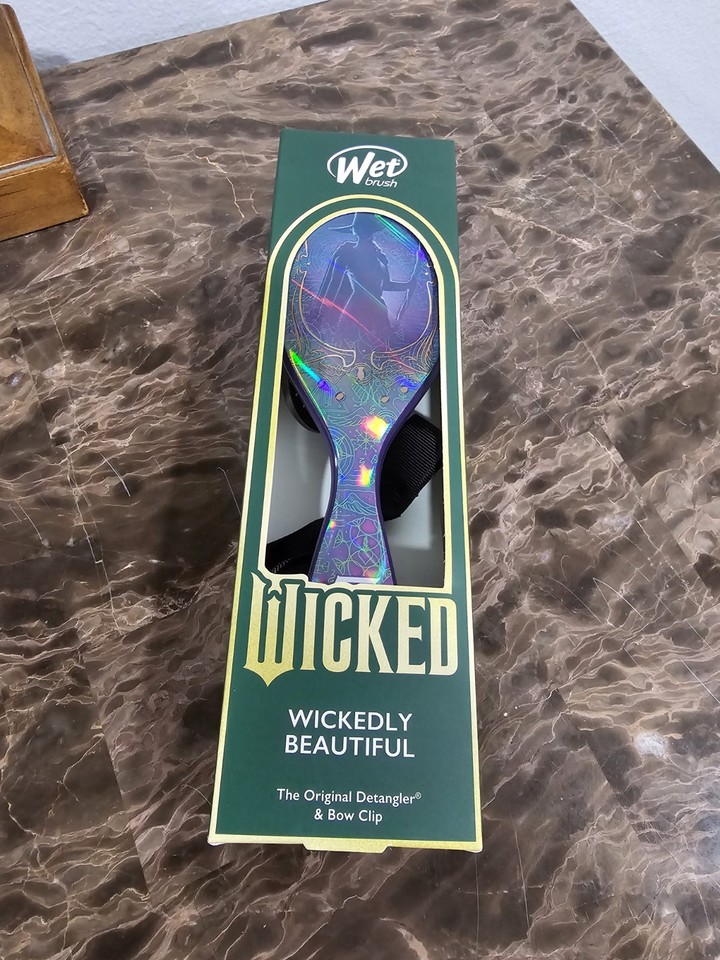 (NEW)Wet Brush WICKED "Wickedly Beautiful" Elphaba Detangler Brush and ...