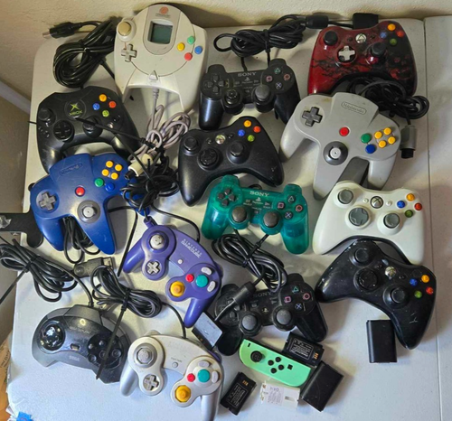 Lot Of 15 OEM Untested Controllers, N64, xbox 360, dreamcast, ps2 ...