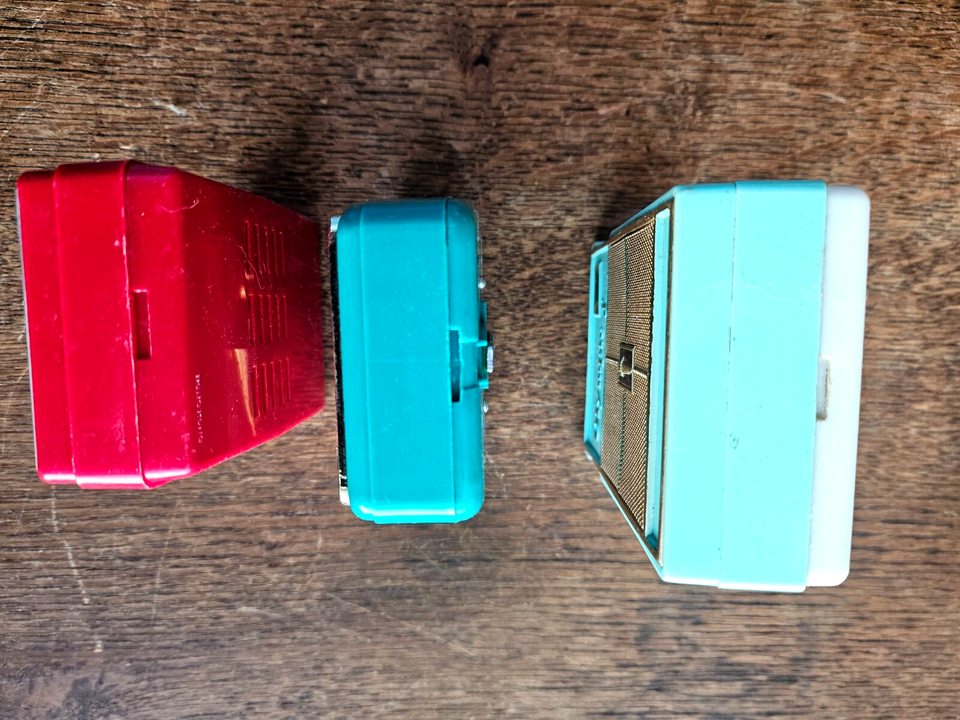 LOT OF THREE VINTAGE TRANSISTOR RADIOS | eBay