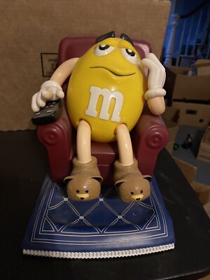 M&M'S PLASTIC CANDY DISPENSER RECLINER CHAIR W/REMOTE YELLOW PEANUT ...