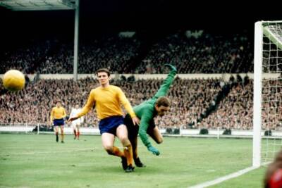 Evertons Brian Labone And Gordon West 1968 Football Club Old Photo ...