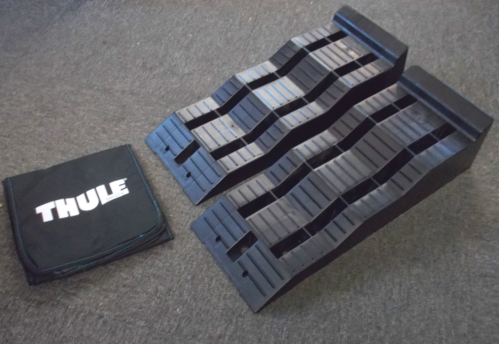 Thule Wheel Leveller 5 Ton Heavy Duty Levelling Ramps & Bag Caravan ...