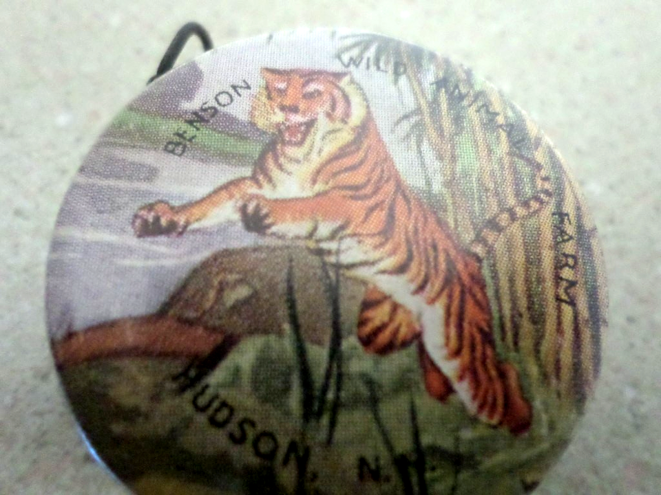 VINTAGE TIGER ADVERTISING CELLULOID TAPE MEASURE BENSON ANIMAL FARM ...