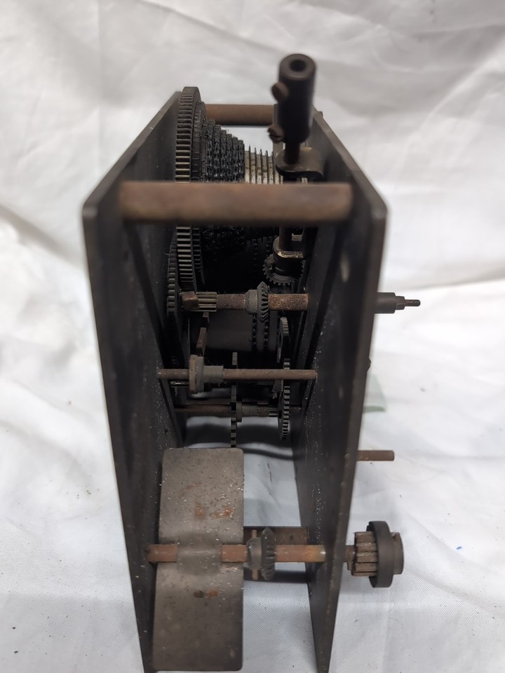 Antique 'Empire' No 35169 GBTP Ltd Fusilee Single Chain Clock Movement ...