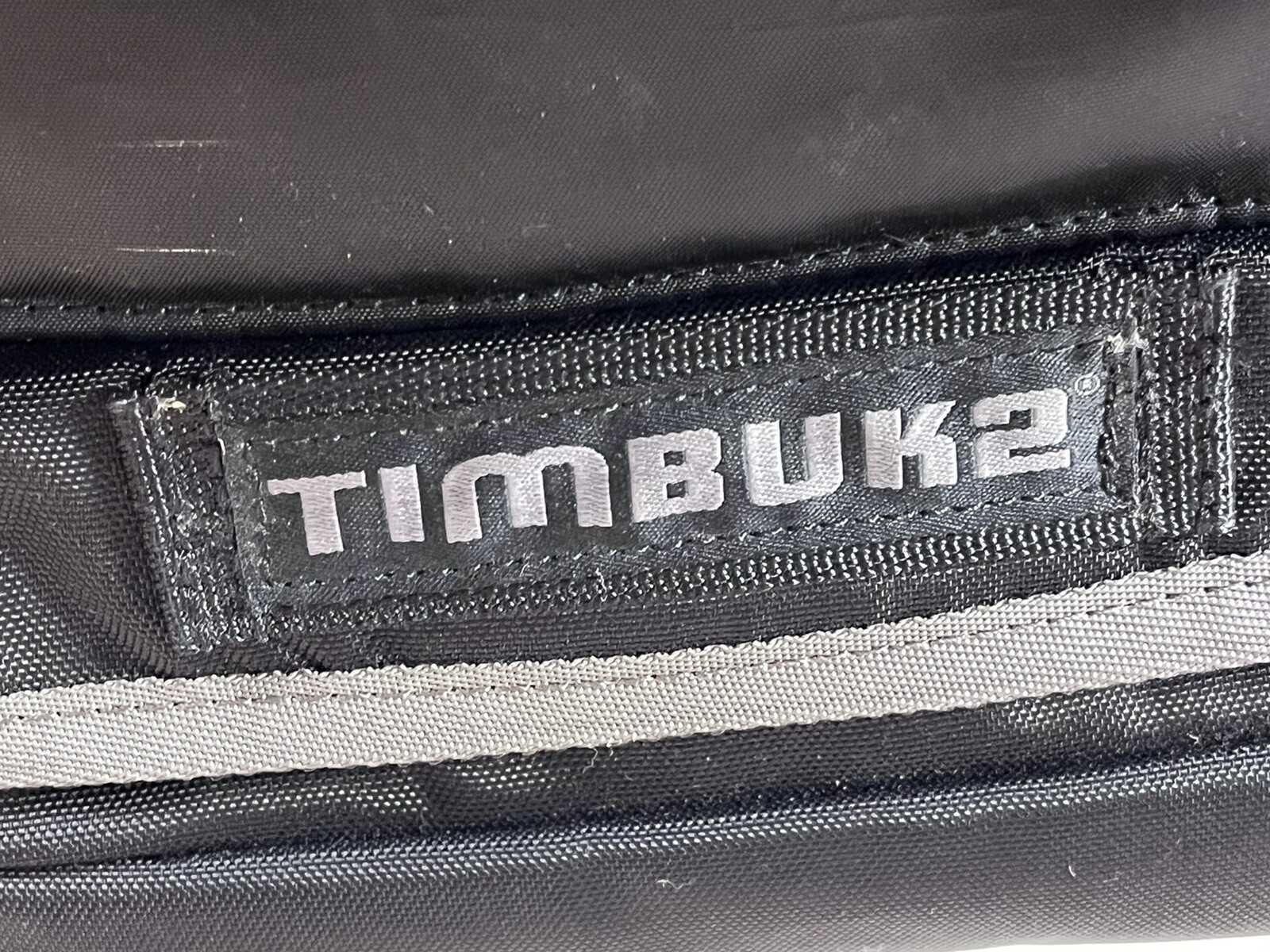 Timbuk 2 Messenger Bag GUC Black & Gray Crossbody - Gem