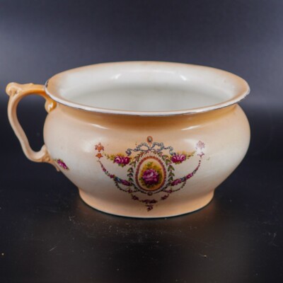 Chamber Pots - Roses Chamber Pot