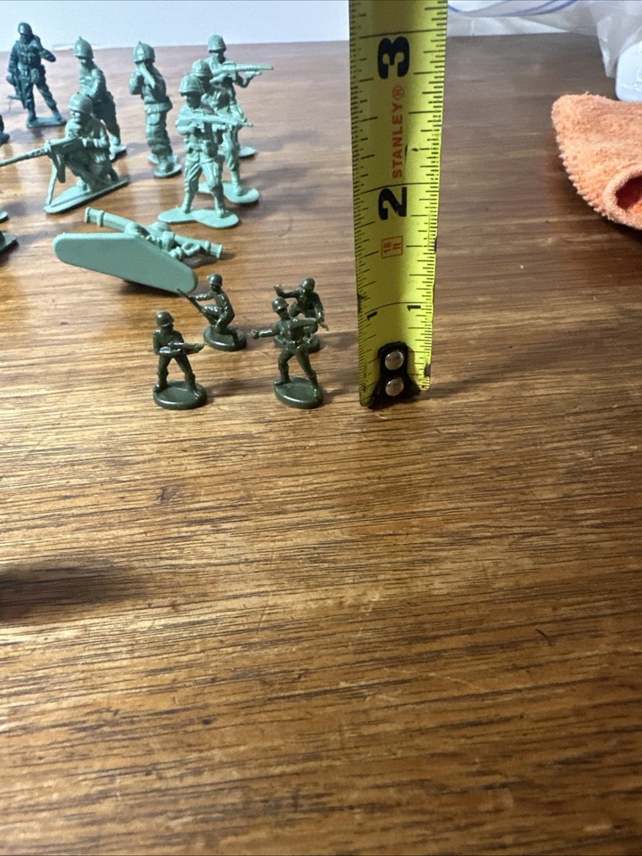 Misc Lot Of 68 Green Army Soldiers N Accessory’s About 2” Non Marked | eBay