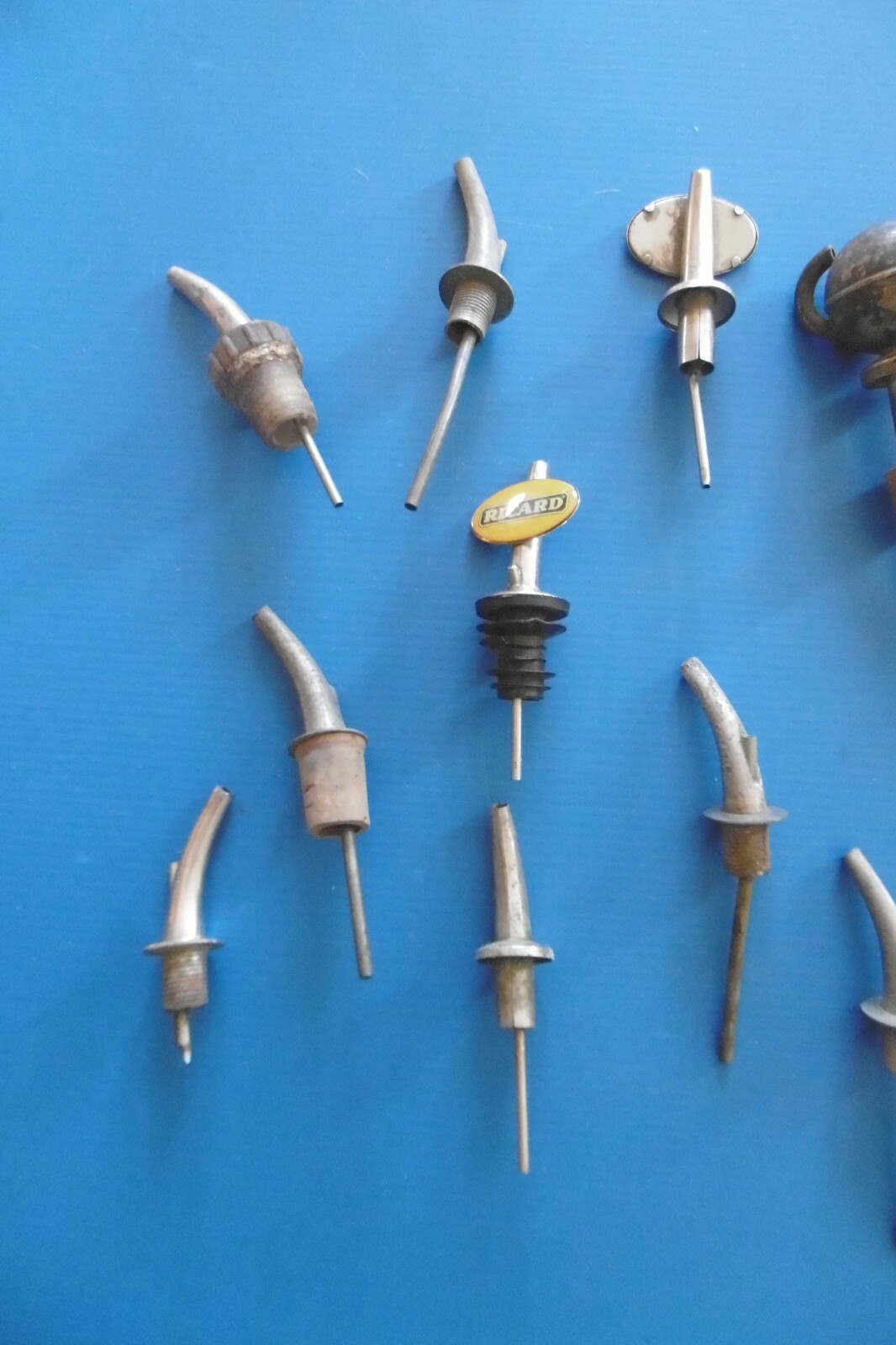 GROS LOT D'ANCIEN BEC VERSEUR - DOSEUR - RICARD - PASTIS 51 - ETC ...