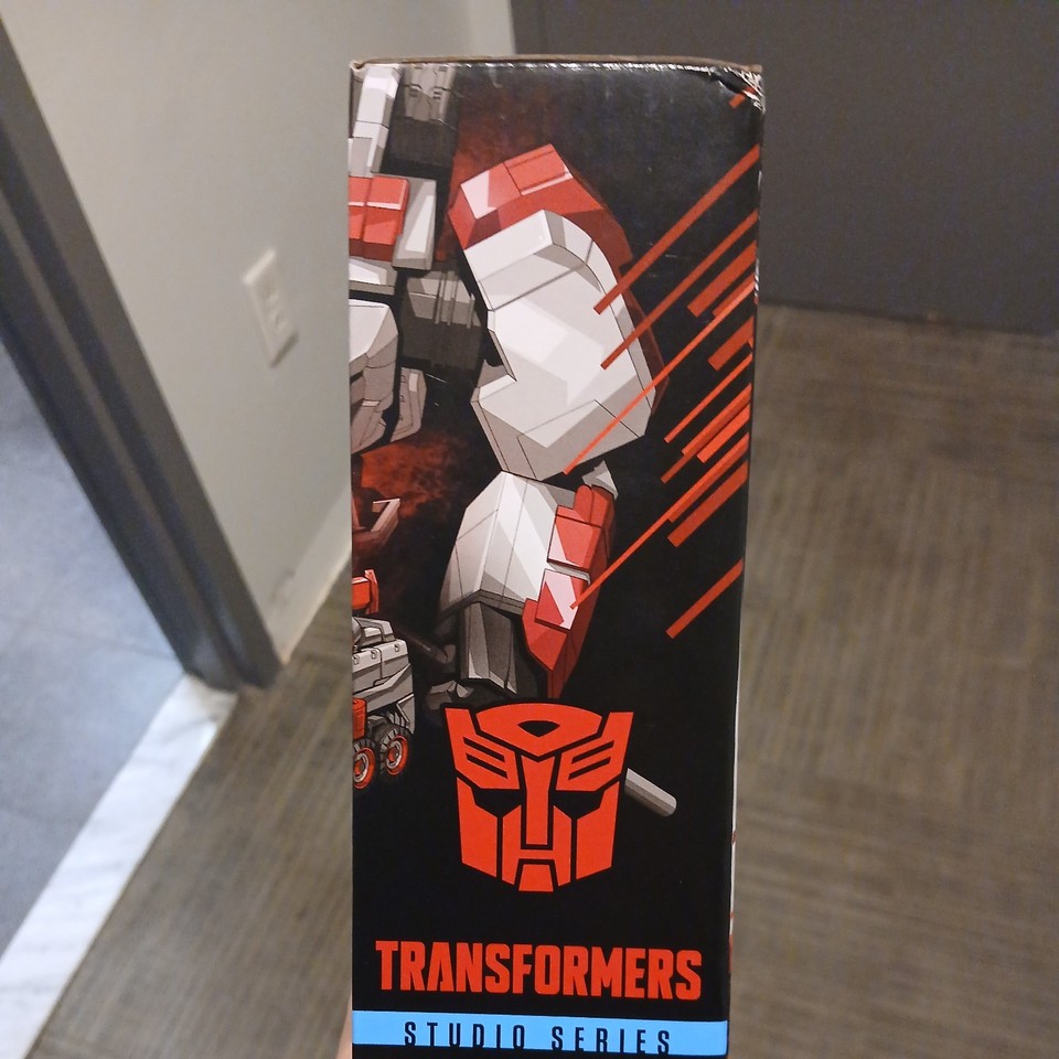 Takara Tomy/Hasbro Transformers Studio Series Voyager Class OPTIMUS ...