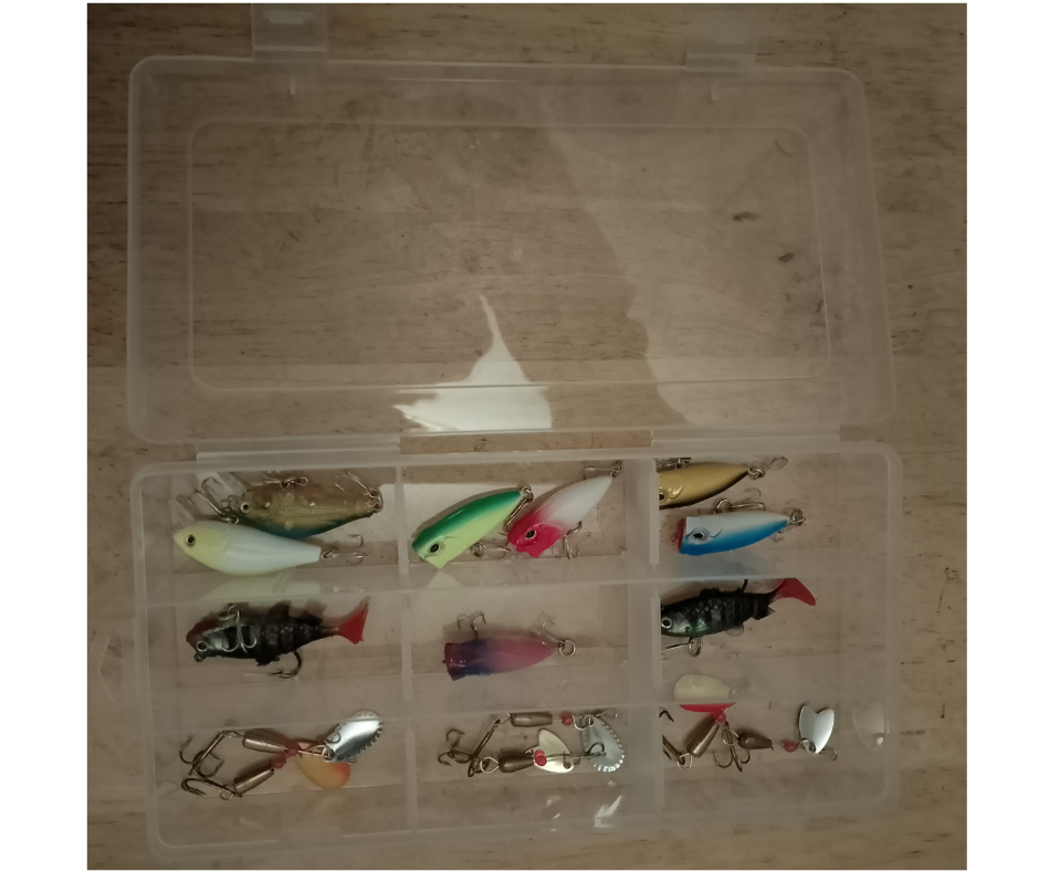 Predator Fishing Lure Box - Inc 15 Perch/Pike Plugs, Shads, Spinners ...