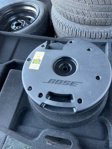 51836380 Alfa Romeo Giulietta QV Turbo Bose subwoofer bass box stereo ...