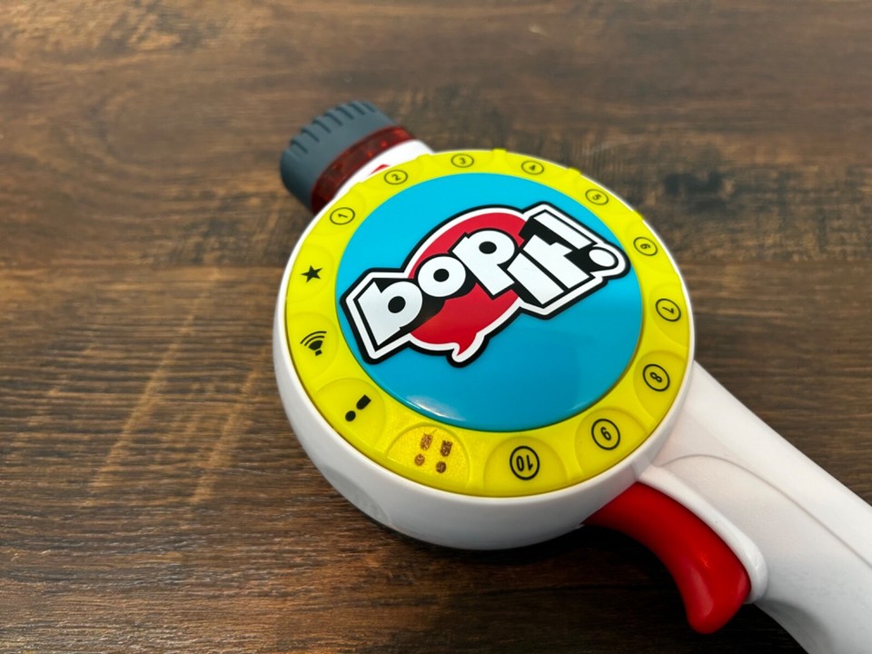 Hasbro Bop It! 2017 Electronic Challenge Party Game Tested Works C1379 ...