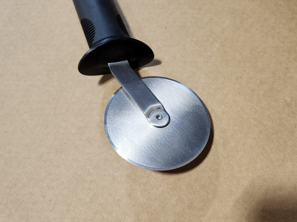 OXO GOOD GRIPS 3" PIZZA CUTTER SMALL WHEEL - STAINLESS STEEL - OPEN BOX ...