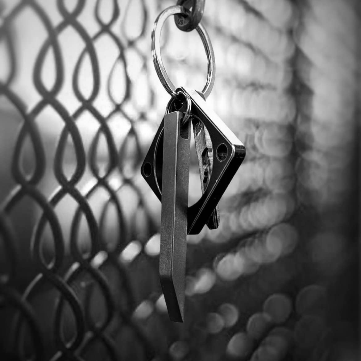 The Mighty Bar - Heavy Duty Keychain Prybar EDC Pry Bar for Every Day ...