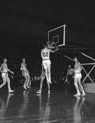 Lee Shaffer Of The Syracuse Nationals Shoots 1960S Old Basketball Photo ...