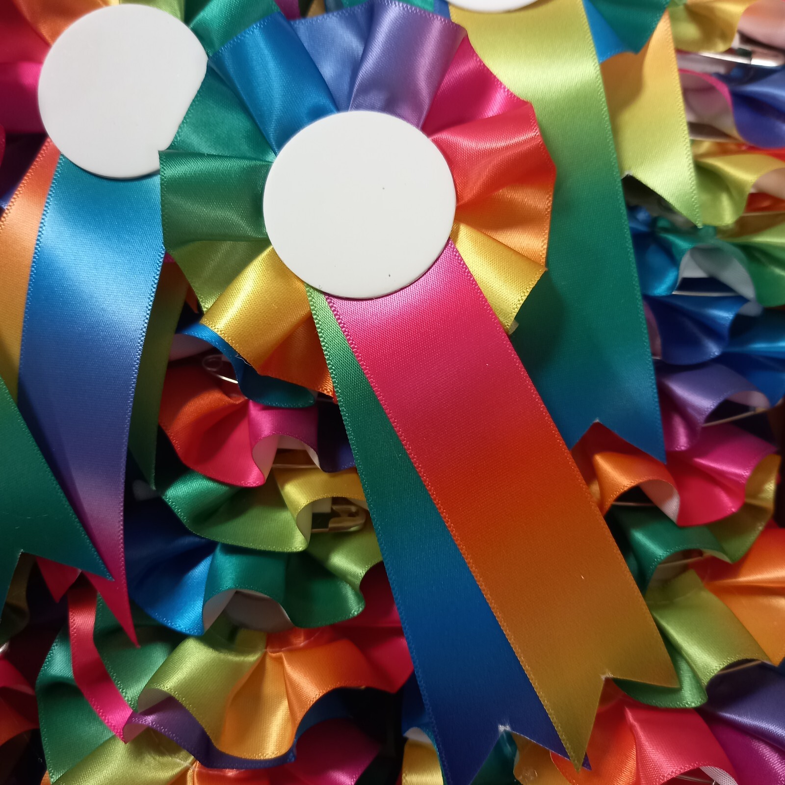 Mini Rainbow Rosettes Plain /Well Done/Winner 10 rosettes per pack FREE ...