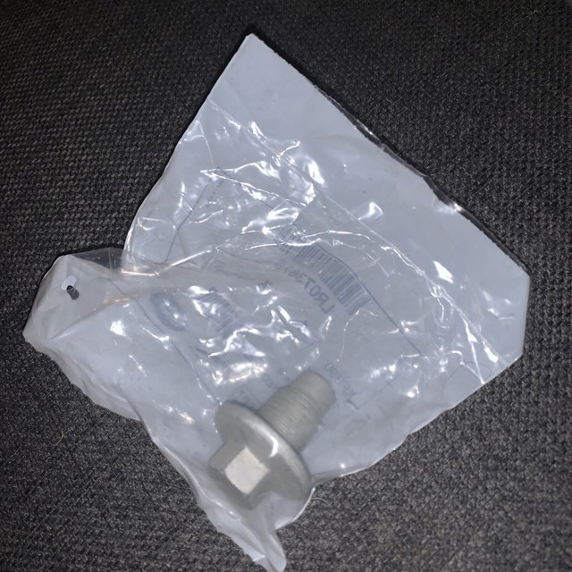 OEM Land Rover Discovery Sport L550 Engine Oil Drain Plug LR073675 ...