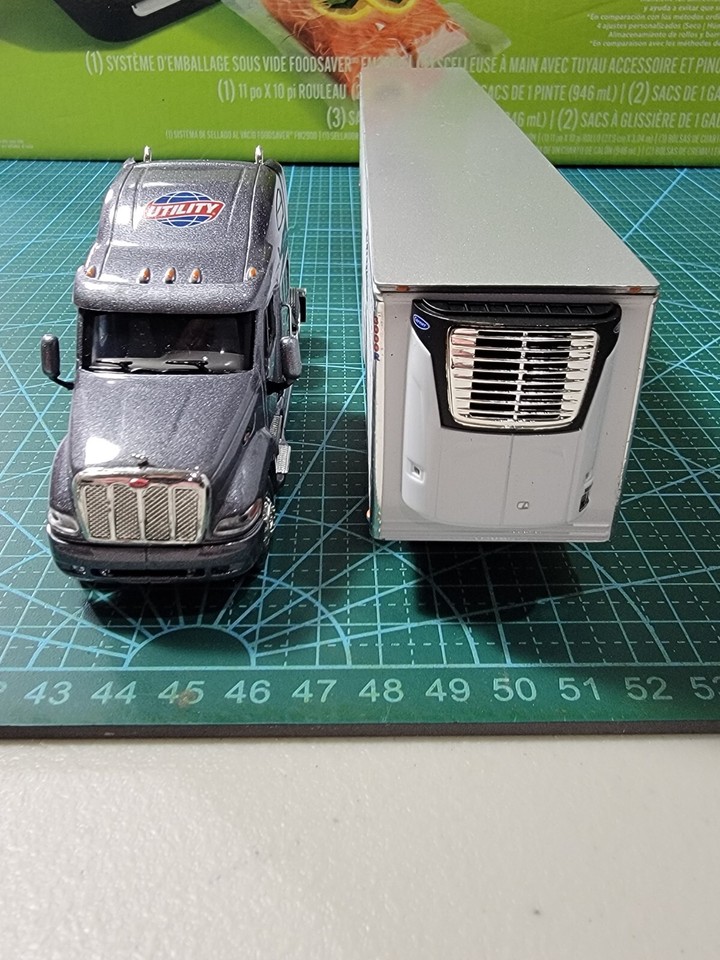DCP 1/64 Scale Peterbilt Die Cast Semi Utility Trailer Carrier Reefer ...