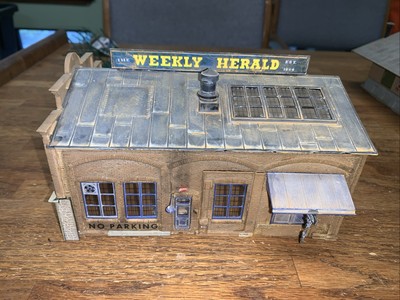 AHM HO Scale Prebuilt Weathered “The Weekly Herald Building” | eBay