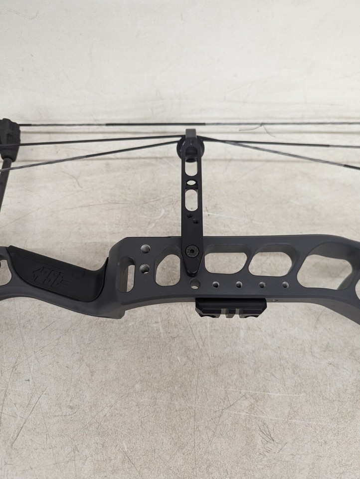 PSE Evolve 30 DS Right Handed 24.5-30 70lb Compound Bow Hunting Archery ...