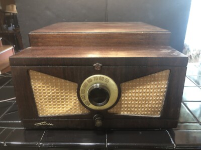1953 Vintage Truetone Model D2255 Radio Record Player Radio-Phono ...