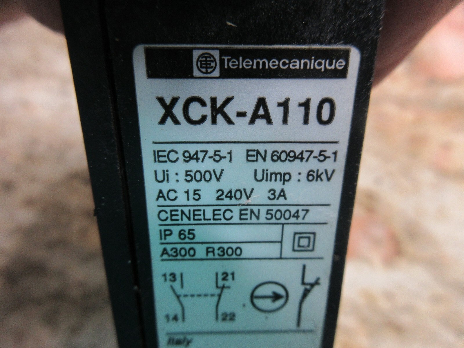 TELEMECANIQUE TREE J 425 CNC XCK-A110 IEC 947-5-1 EN 60947-5-1 500V ...