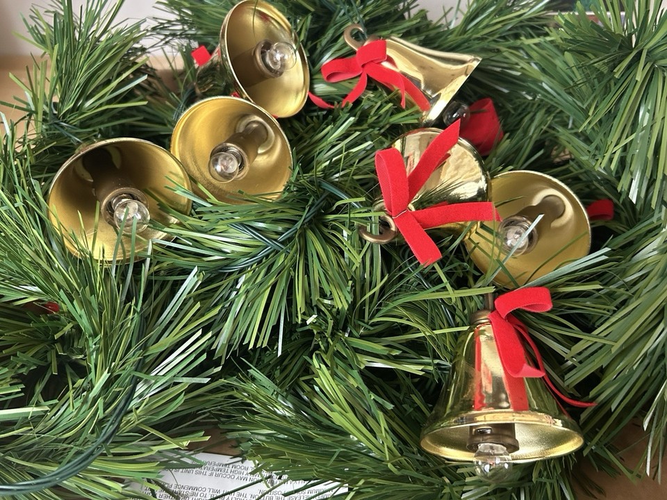 Mr Christmas The Bells of Christmas Plays 21 Tunes with 8 Lighted Bells ...