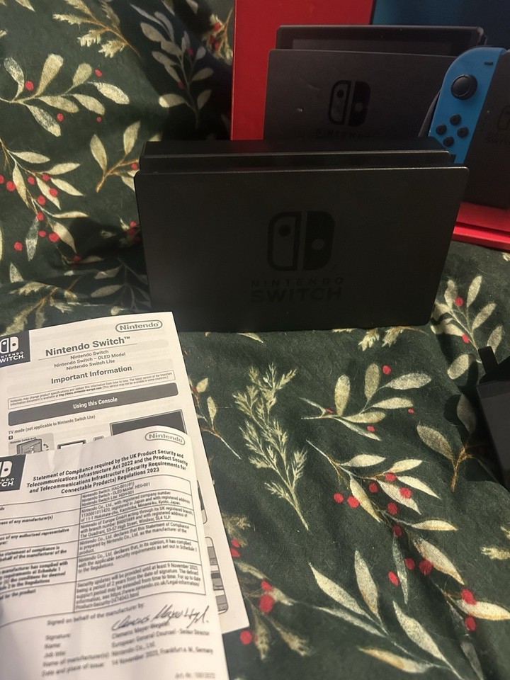 Nintendo Switch 32GB Bundle Console, Controller, Adapter, Games, Case ...