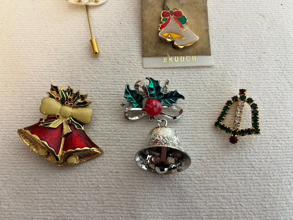 Lot of 5 Christmas Bells Pins Pinbacks Buttons Brooches MISC LOT | eBay
