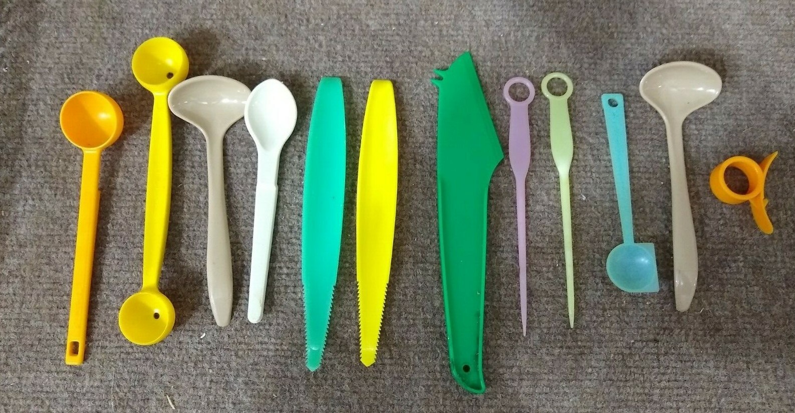 Vintage Tupperware Dozen Kitchen Gadgets Utensils Spoons Ladles Scoops ...
