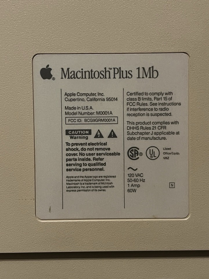 Vintage Macintosh Plus 1MB Apple Computer Model M0001A Working with ...