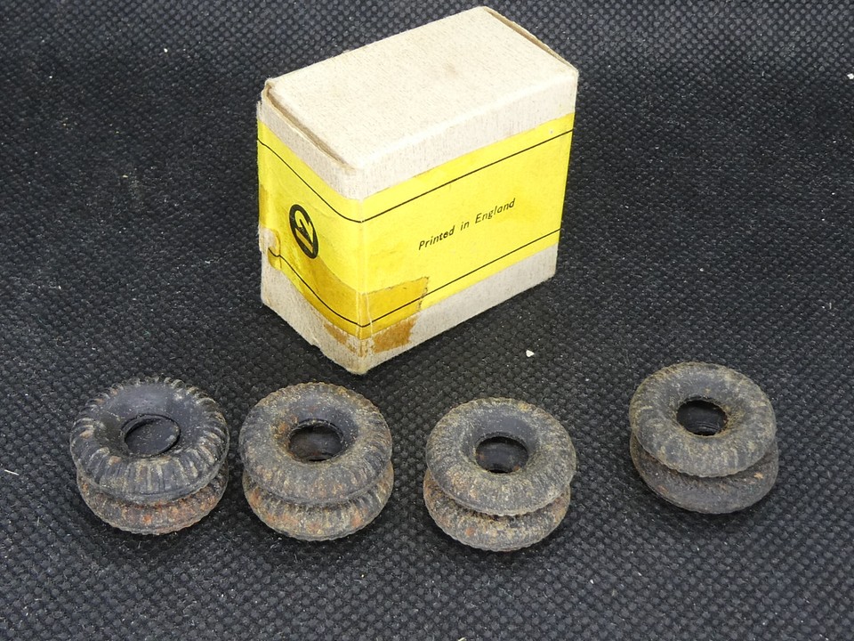 Dinky Toys Original Tyres 10253 (099) Box of 8 Black Block tread Tyres ...