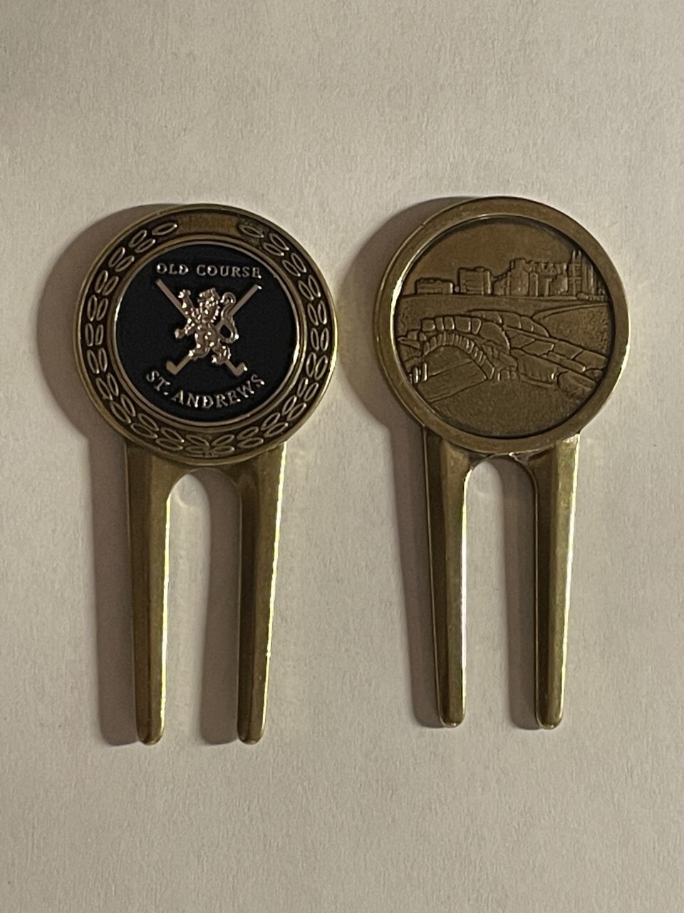 St. Andrews Old Course Divot Tool & 1" Coin Style Golf Marker - Fife ...