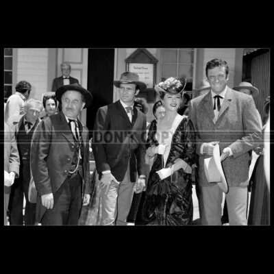 Photo F.000143 JAMES ARNESS AMANDA BLAKE MILBURN STONE DENNIS WEAVER ...