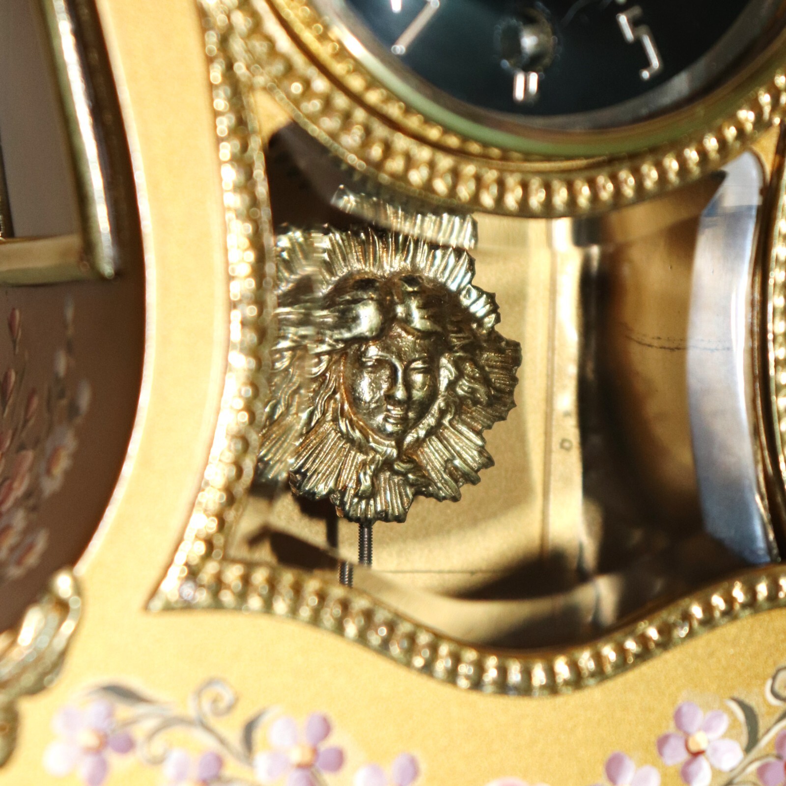 LE CASTEL Vintage Mantel Top! Clock Baby Mini SWISS Neuchatel 8 days ...