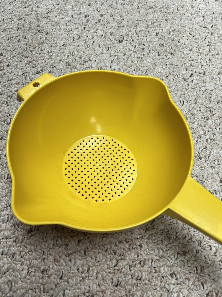 TUPPERWARE Large 2 qt Colander/ Strainer #1523 | eBay