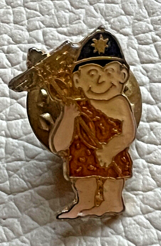 ROMAN / CAVEMAN IN POLICE HELMET COLLECTIBLE TIE pin badge | eBay